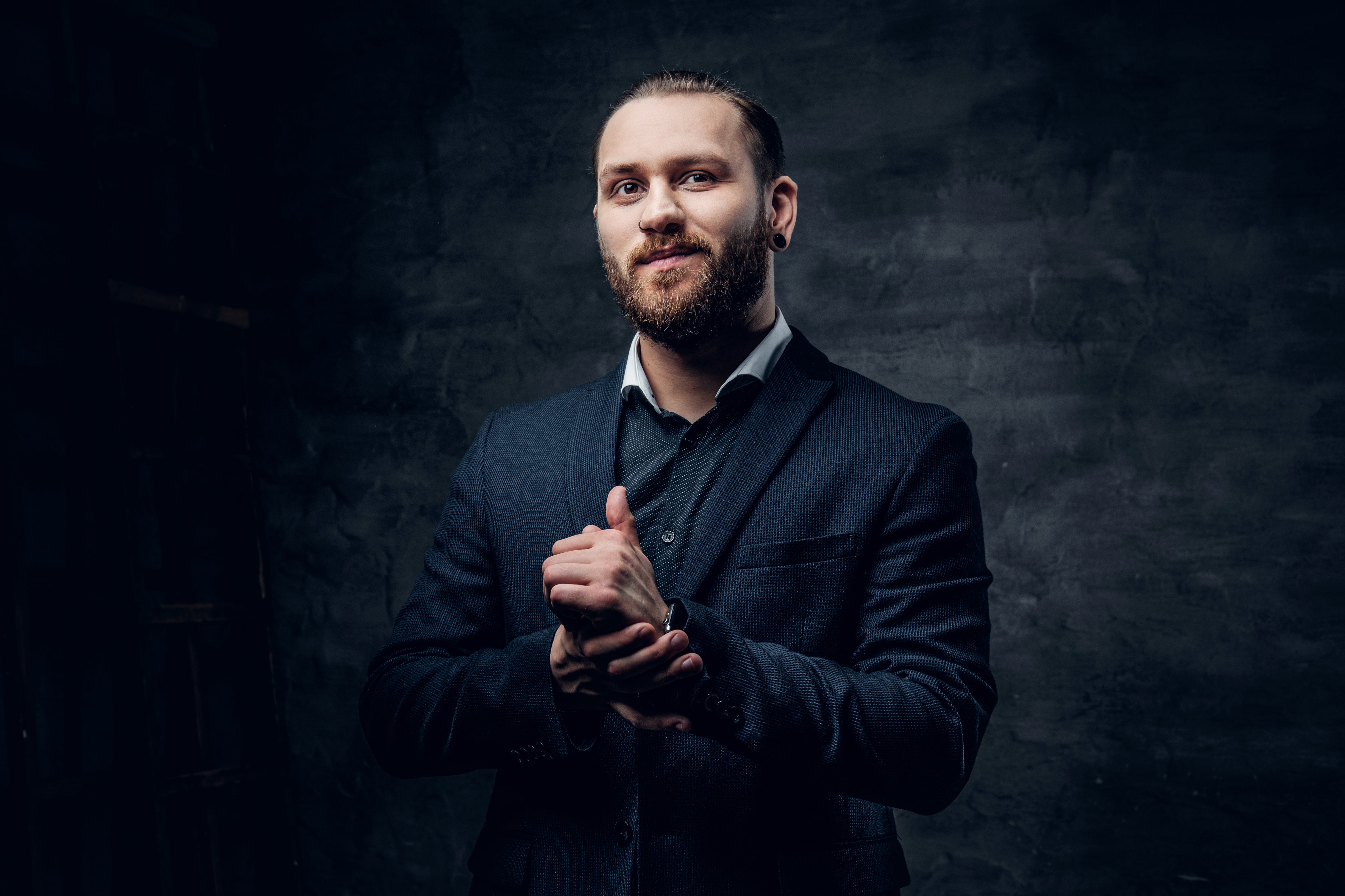 Prodotti per la cura della barba: articoli essenziali per barbe sane e ...